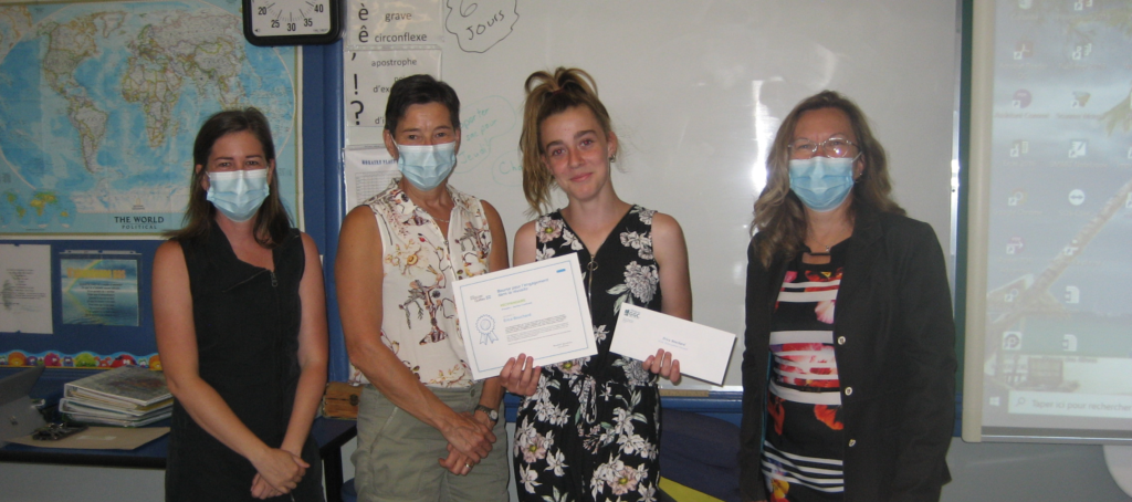 Érica Bouchard reçoit la Bourse du Centre de services scolaire des ...