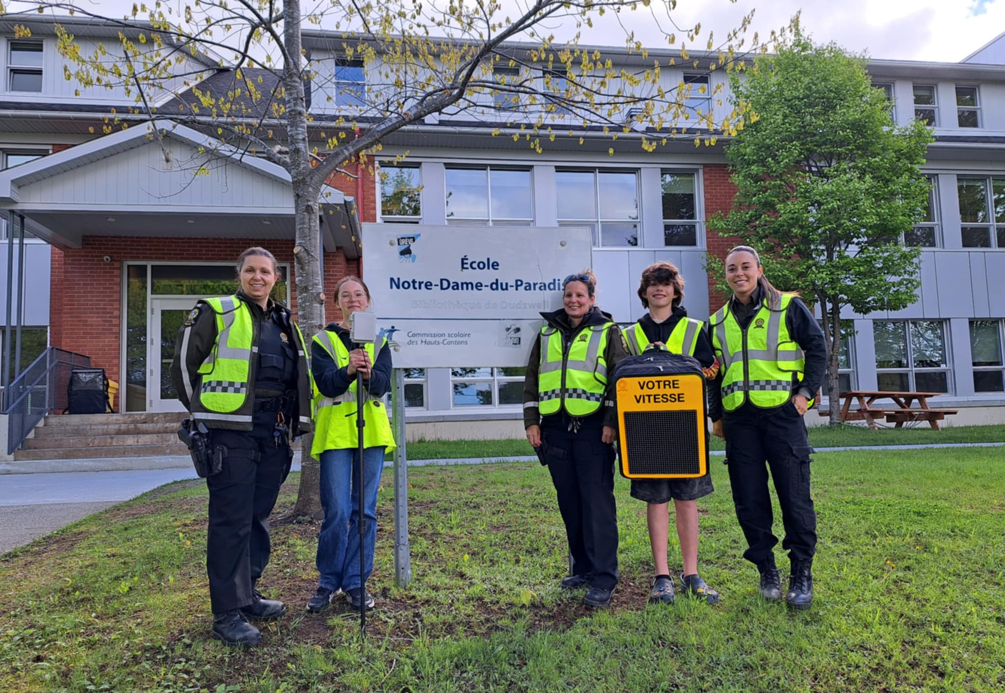 L’école Notre-Dame-du-Paradis reçoit le sac à dos radar - Le CSS des ...